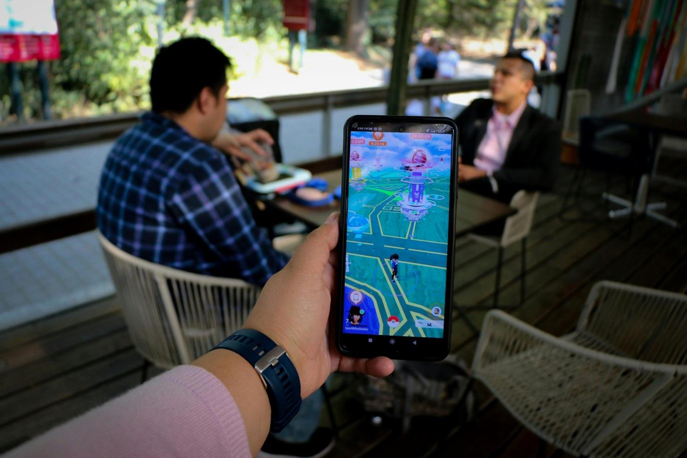 Gaming while traveling - what your phone can do for you